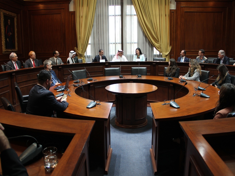 Embajador de Arabia Saudita en Chile expuso en la UC sobre la visión ...